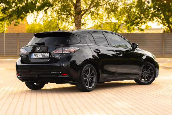 Melns Lexus CT 2012 Jelgava, ar dzinēja tilpumu 1.80 L un nobraukumu 247 tūkst. km par 6000 €, foto 5 vietnē AUTOMOTO.COM.LV