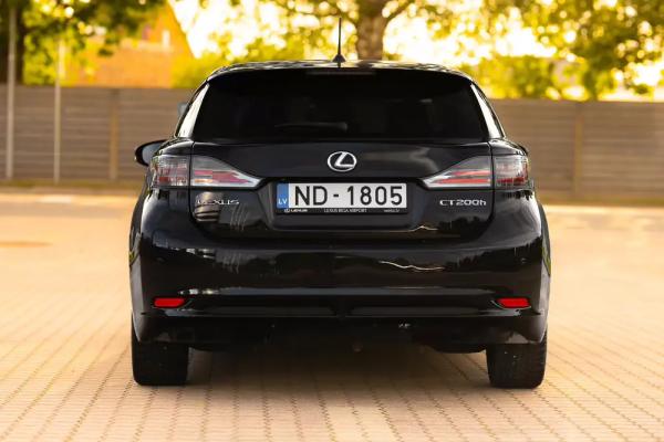 Black Lexus CT 2012 in Jelgava, with an engine capacity of 1.80 L and mileage of 247 thousand km for 6000 €, photo 6 on AUTOMOTO.COM.LV