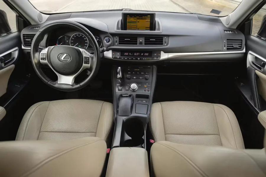 Melns Lexus CT 2012 Jelgava, ar dzinēja tilpumu 1.80 L un nobraukumu 247 tūkst. km par 6000 €, foto 8 vietnē AUTOMOTO.COM.LV