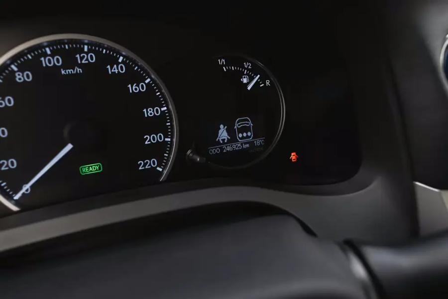 Melns Lexus CT 2012 Jelgava, ar dzinēja tilpumu 1.80 L un nobraukumu 247 tūkst. km par 6000 €, foto 11 vietnē AUTOMOTO.COM.LV