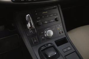 Melns Lexus CT 2012 Jelgava, ar dzinēja tilpumu 1.80 L un nobraukumu 247 tūkst. km par 6000 €, foto 13 vietnē AUTOMOTO.COM.LV