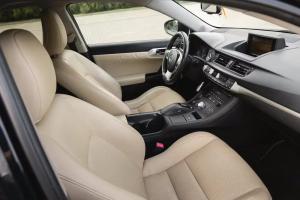 Melns Lexus CT 2012 Jelgava, ar dzinēja tilpumu 1.80 L un nobraukumu 247 tūkst. km par 6000 €, foto 17 vietnē AUTOMOTO.COM.LV