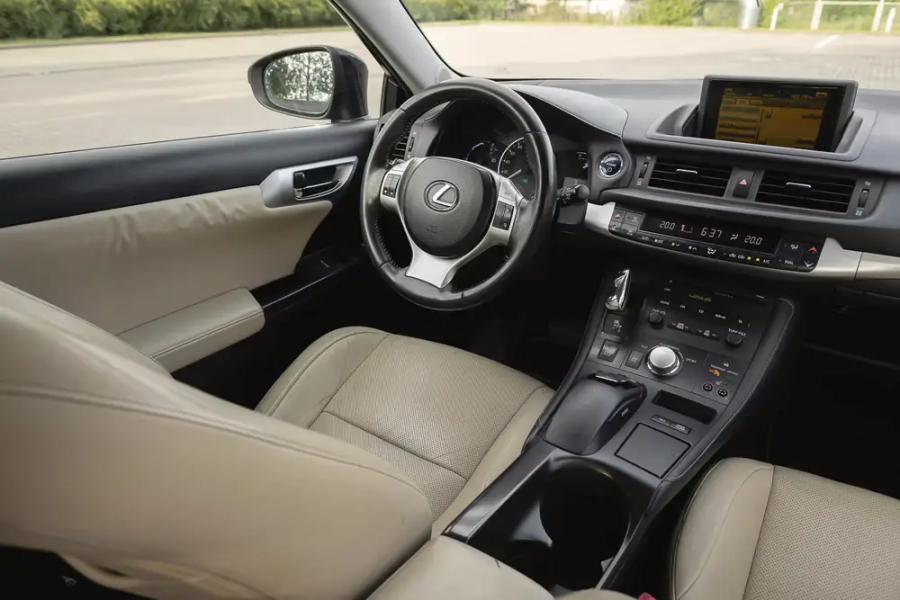 Melns Lexus CT 2012 Jelgava, ar dzinēja tilpumu 1.80 L un nobraukumu 247 tūkst. km par 6000 €, foto 18 vietnē AUTOMOTO.COM.LV