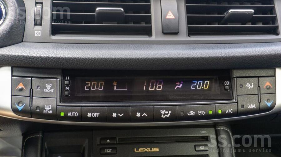 Black Lexus CT 2012 in Riga, with an engine capacity of 1.80 L and mileage of 224 thousand km for 8190 €, photo 17 on AUTOMOTO.COM.LV