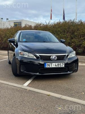 Melns Lexus CT 2012 Rīga, ar dzinēja tilpumu 1.80 L un nobraukumu 182 tūkst. km par 8200 €, foto  vietnē AUTOMOTO.COM.LV