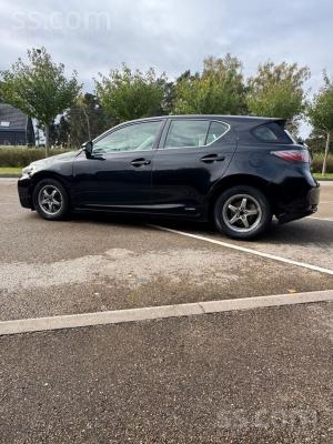 Black Lexus CT 2012 in Riga, with an engine capacity of 1.80 L and mileage of 182 thousand km for 8200 €, photo 4 on AUTOMOTO.COM.LV