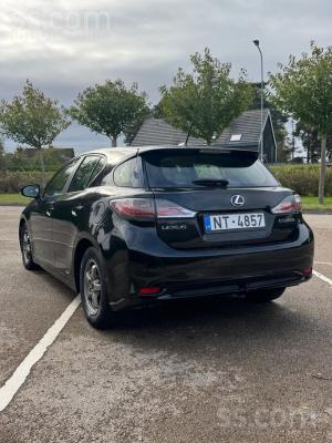 Black Lexus CT 2012 in Riga, with an engine capacity of 1.80 L and mileage of 182 thousand km for 8200 €, photo 5 on AUTOMOTO.COM.LV