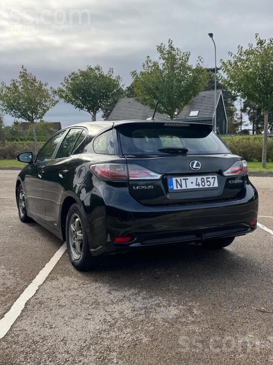 Black Lexus CT 2012 in Riga, with an engine capacity of 1.80 L and mileage of 182 thousand km for 8200 €, photo 5 on AUTOMOTO.COM.LV
