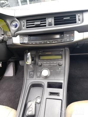 Black Lexus CT 2012 in Riga, with an engine capacity of 1.80 L and mileage of 182 thousand km for 8200 €, photo 8 on AUTOMOTO.COM.LV