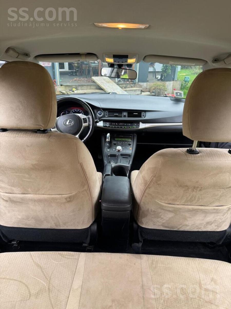 Black Lexus CT 2012 in Riga, with an engine capacity of 1.80 L and mileage of 182 thousand km for 8200 €, photo 9 on AUTOMOTO.COM.LV