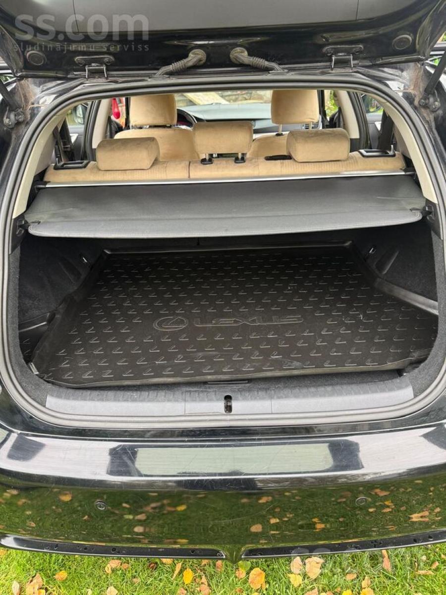 Black Lexus CT 2012 in Riga, with an engine capacity of 1.80 L and mileage of 182 thousand km for 8200 €, photo 10 on AUTOMOTO.COM.LV