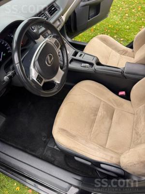 Black Lexus CT 2012 in Riga, with an engine capacity of 1.80 L and mileage of 182 thousand km for 8200 €, photo 11 on AUTOMOTO.COM.LV