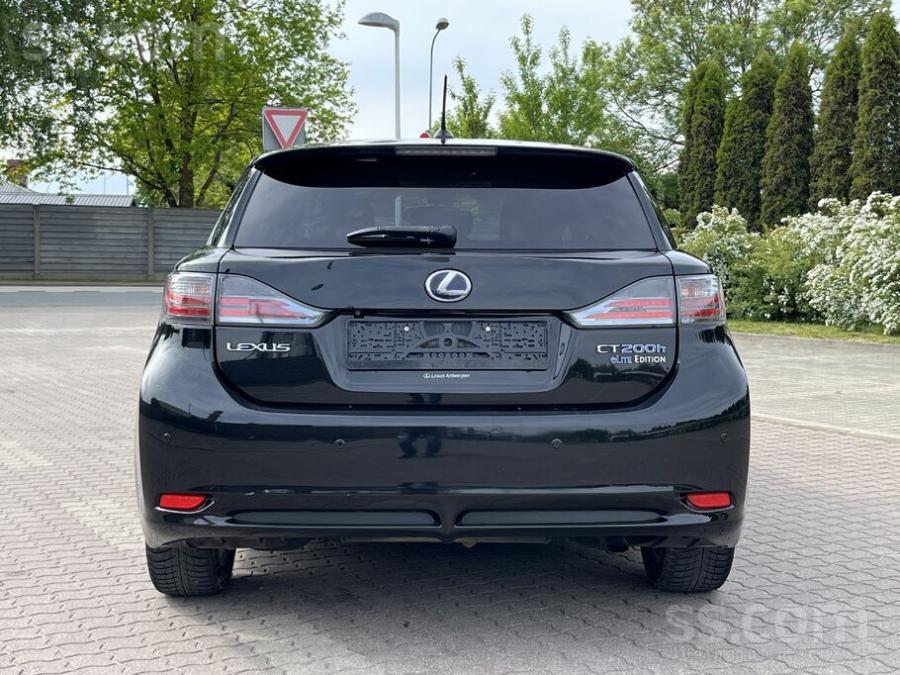 Black Lexus CT 2013 in Jelgava, with an engine capacity of 1.80 L and mileage of 235 thousand km for 10590 €, photo 5 on AUTOMOTO.COM.LV