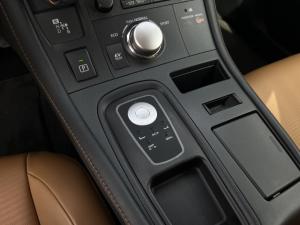 Melns Lexus CT 2013 Rīga, ar dzinēja tilpumu 1.80 L un nobraukumu 235 tūkst. km par 10990 €, foto 3 vietnē AUTOMOTO.COM.LV