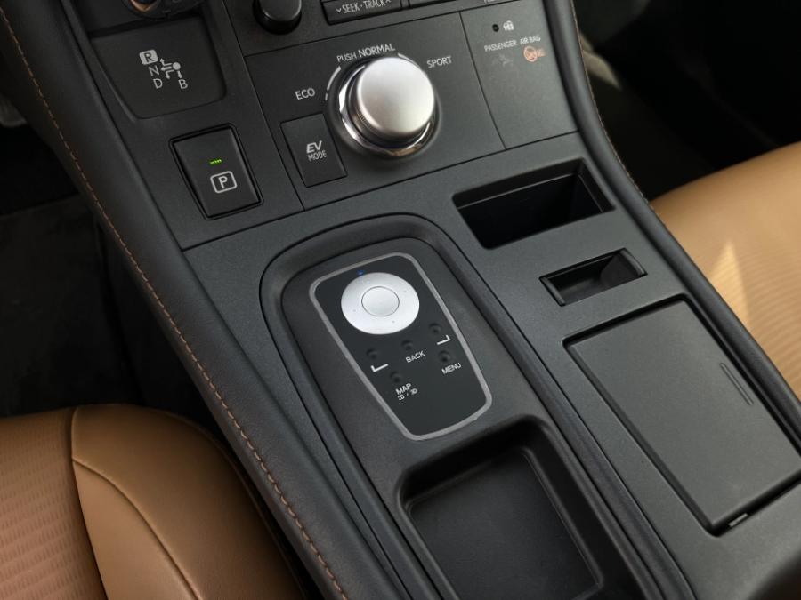 Melns Lexus CT 2013 Rīga, ar dzinēja tilpumu 1.80 L un nobraukumu 235 tūkst. km par 10990 €, foto 3 vietnē AUTOMOTO.COM.LV