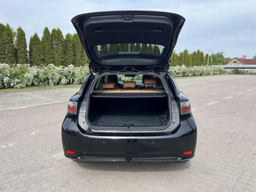 Melns Lexus CT 2013 Rīga, ar dzinēja tilpumu 1.80 L un nobraukumu 235 tūkst. km par 10990 €, foto 10 vietnē AUTOMOTO.COM.LV