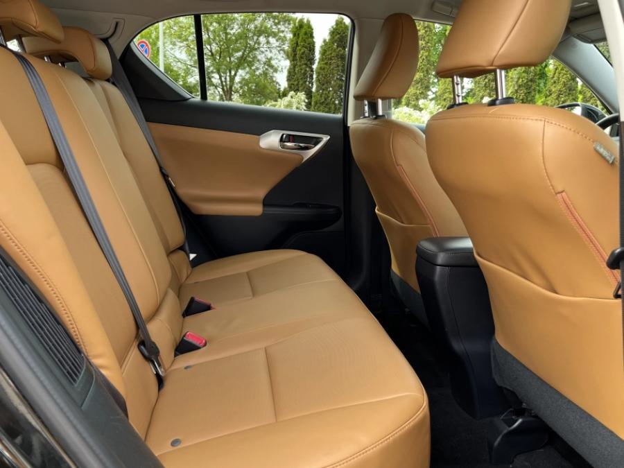 Melns Lexus CT 2013 Rīga, ar dzinēja tilpumu 1.80 L un nobraukumu 235 tūkst. km par 10990 €, foto 15 vietnē AUTOMOTO.COM.LV