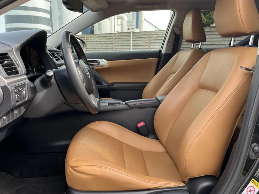 Melns Lexus CT 2013 Rīga, ar dzinēja tilpumu 1.80 L un nobraukumu 235 tūkst. km par 10990 €, foto 16 vietnē AUTOMOTO.COM.LV
