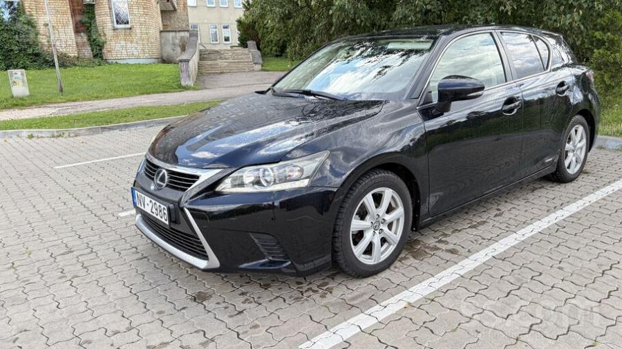 Black Lexus CT 2014 in Riga, with an engine capacity of 1.80 L and mileage of 204 thousand km for 11200 €, photo 1 on AUTOMOTO.COM.LV
