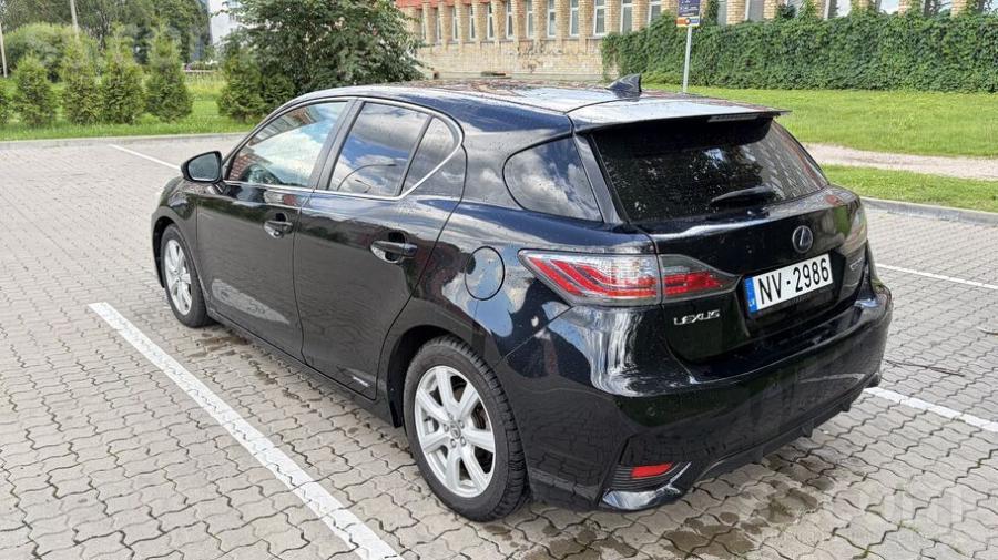 Black Lexus CT 2014 in Riga, with an engine capacity of 1.80 L and mileage of 204 thousand km for 11200 €, photo 6 on AUTOMOTO.COM.LV