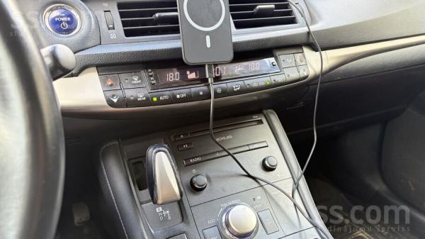 Black Lexus CT 2014 in Riga, with an engine capacity of 1.80 L and mileage of 204 thousand km for 11200 €, photo 8 on AUTOMOTO.COM.LV