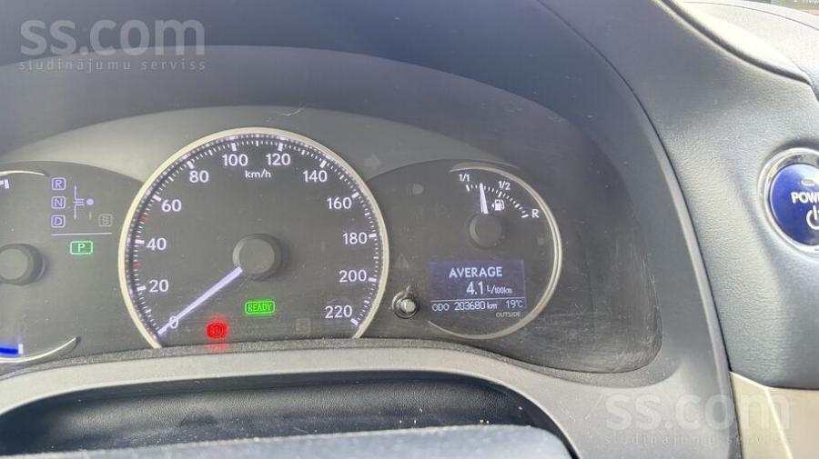 Black Lexus CT 2014 in Riga, with an engine capacity of 1.80 L and mileage of 204 thousand km for 11200 €, photo 11 on AUTOMOTO.COM.LV