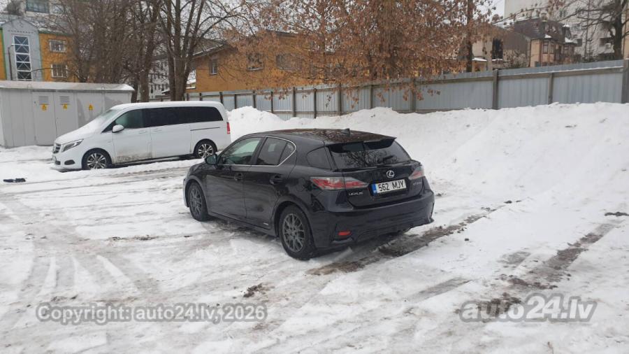 Black Lexus CT 2015 in Tallinn, with an engine capacity of 1.80 L and mileage of 125 thousand km for 12999 €, photo 5 on AUTOMOTO.COM.LV