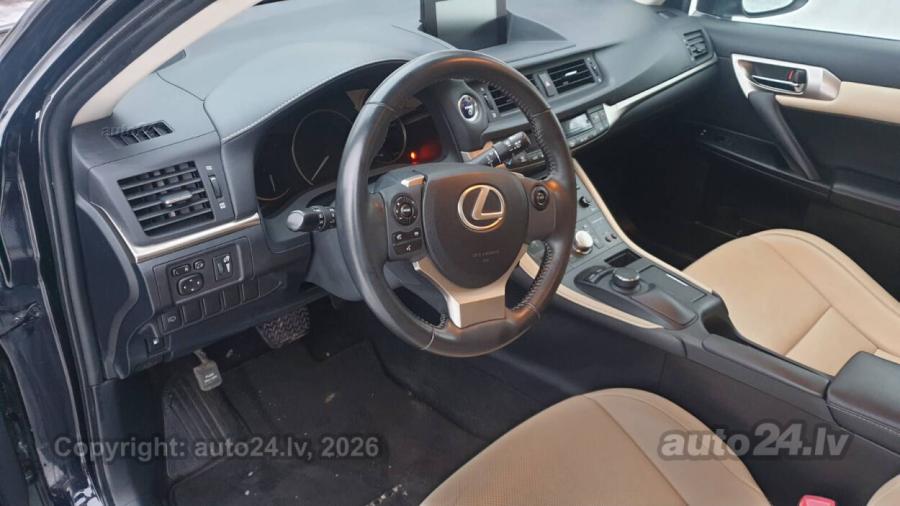 Black Lexus CT 2015 in Tallinn, with an engine capacity of 1.80 L and mileage of 125 thousand km for 12999 €, photo 11 on AUTOMOTO.COM.LV