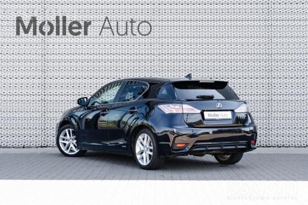 Black Lexus CT 2015 in Riga, with an engine capacity of 1.80 L and mileage of 171 thousand km for 11600 €, photo 3 on AUTOMOTO.COM.LV