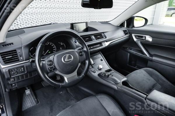 Black Lexus CT 2015 in Riga, with an engine capacity of 1.80 L and mileage of 171 thousand km for 11600 €, photo 8 on AUTOMOTO.COM.LV