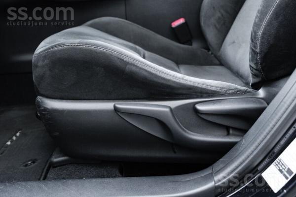 Black Lexus CT 2015 in Riga, with an engine capacity of 1.80 L and mileage of 171 thousand km for 11600 €, photo 9 on AUTOMOTO.COM.LV