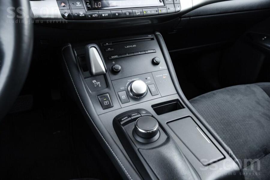 Melns Lexus CT 2015 Rīga, ar dzinēja tilpumu 1.80 L un nobraukumu 171 tūkst. km par 11600 €, foto 17 vietnē AUTOMOTO.COM.LV