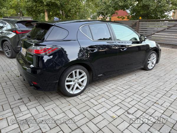Черный Лексус СТ 2015 в Таллин, объемом двигателя 1.80 л и пробегом 154 тыс. км за 13920 €, фото 6 на AUTOMOTO.COM.LV