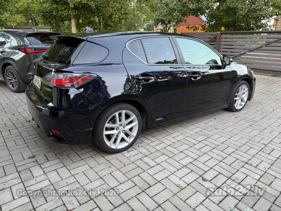 Black Lexus CT 2015 in Tallinn, with an engine capacity of 1.80 L and mileage of 154 thousand km for 13920 €, photo 6 on AUTOMOTO.COM.LV