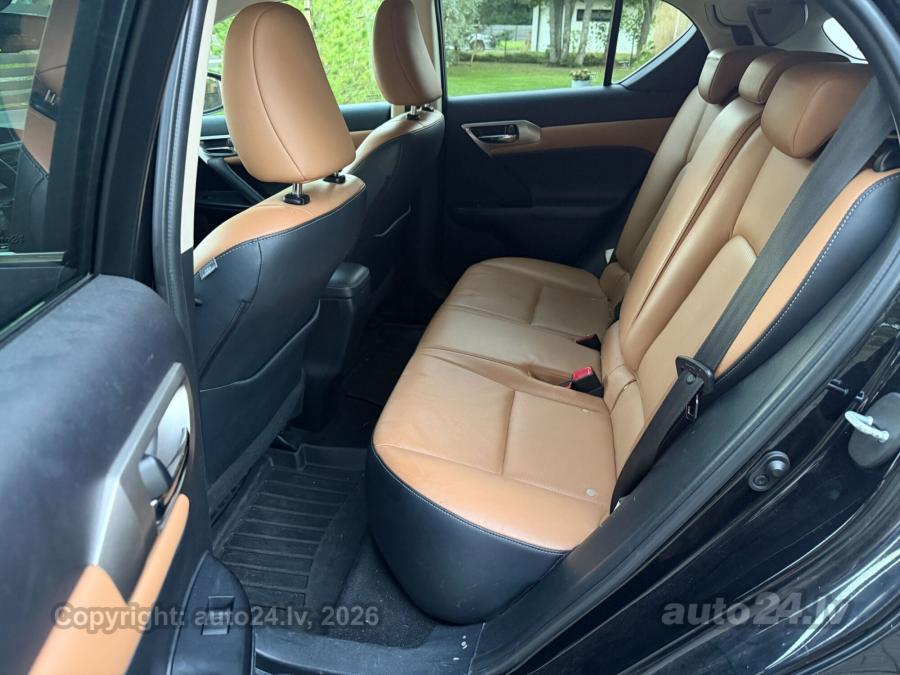 Black Lexus CT 2015 in Tallinn, with an engine capacity of 1.80 L and mileage of 154 thousand km for 13920 €, photo 12 on AUTOMOTO.COM.LV