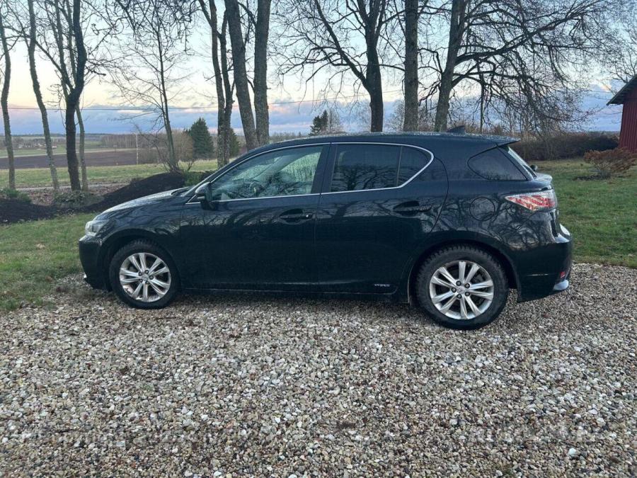 Melns Lexus CT 2016 Tartu, ar dzinēja tilpumu 1.80 L un nobraukumu 158 tūkst. km par 14000 €, foto 3 vietnē AUTOMOTO.COM.LV