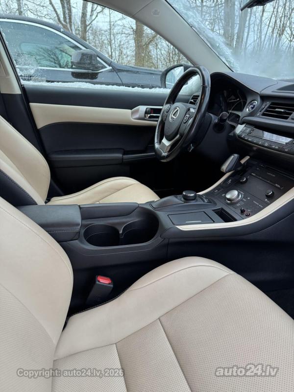 Черный Лексус СТ 2016 в Тарту, объемом двигателя 1.80 л и пробегом 158 тыс. км за 14000 €, фото 11 на AUTOMOTO.COM.LV
