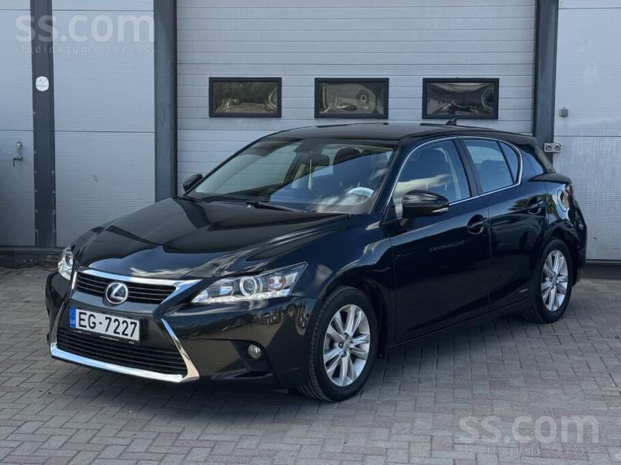 Melns Lexus CT 2017 Ogre, ar dzinēja tilpumu 1.80 L un nobraukumu 111 tūkst. km par 13650 €, foto 1 vietnē AUTOMOTO.COM.LV