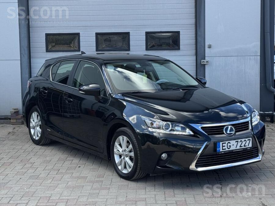 Melns Lexus CT 2017 Ogre, ar dzinēja tilpumu 1.80 L un nobraukumu 111 tūkst. km par 13650 €, foto 3 vietnē AUTOMOTO.COM.LV