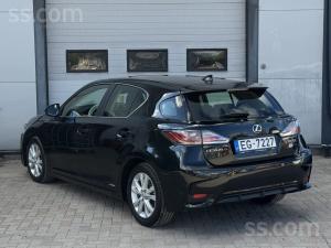 Melns Lexus CT 2017 Ogre, ar dzinēja tilpumu 1.80 L un nobraukumu 111 tūkst. km par 13650 €, foto 5 vietnē AUTOMOTO.COM.LV