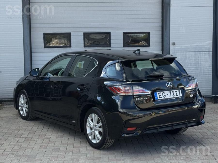 Melns Lexus CT 2017 Ogre, ar dzinēja tilpumu 1.80 L un nobraukumu 111 tūkst. km par 13650 €, foto 5 vietnē AUTOMOTO.COM.LV