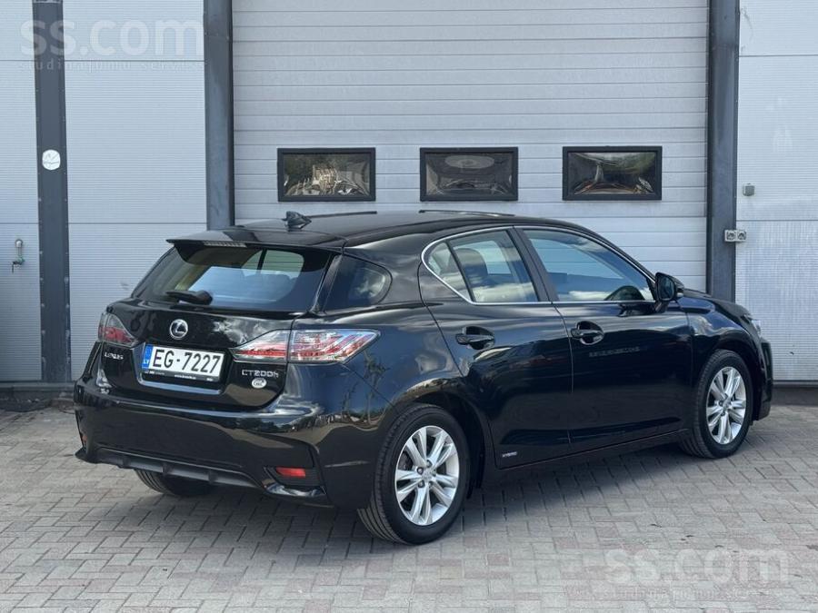 Melns Lexus CT 2017 Ogre, ar dzinēja tilpumu 1.80 L un nobraukumu 111 tūkst. km par 13650 €, foto 6 vietnē AUTOMOTO.COM.LV