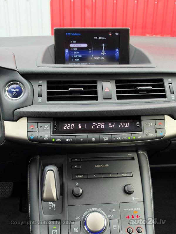 Melns Lexus CT 2017 Tallina, ar dzinēja tilpumu 1.80 L un nobraukumu 93 tūkst. km par 16995 €, foto 10 vietnē AUTOMOTO.COM.LV
