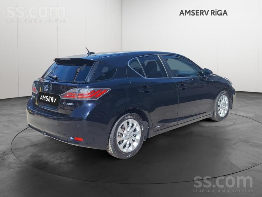 Blue Lexus CT 2011 in Riga, with an engine capacity of 1.80 L and mileage of 256 thousand km for 8500 €, photo 3 on AUTOMOTO.COM.LV