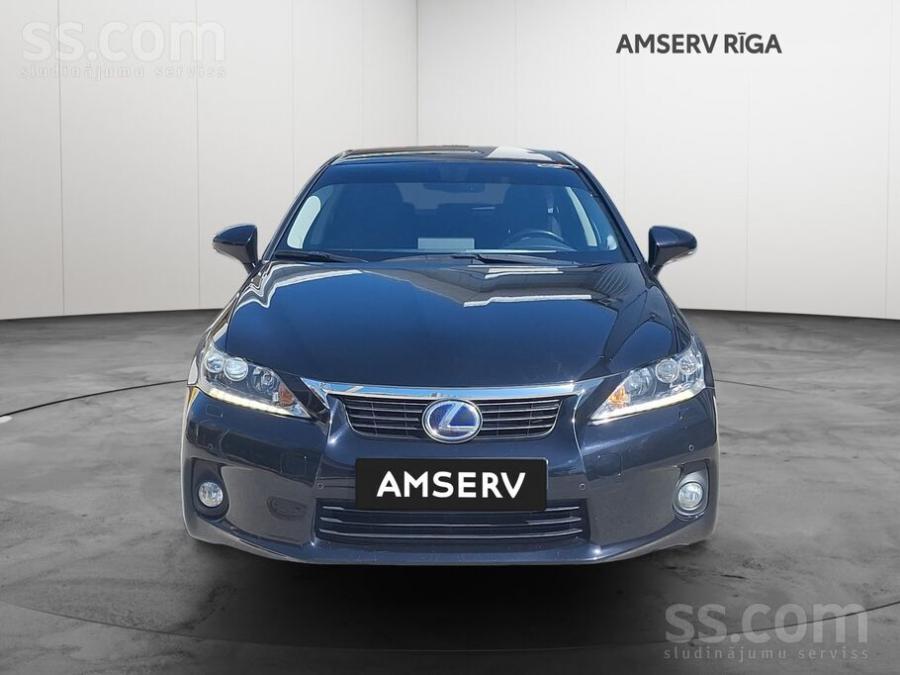 Blue Lexus CT 2011 in Riga, with an engine capacity of 1.80 L and mileage of 256 thousand km for 8500 €, photo 6 on AUTOMOTO.COM.LV
