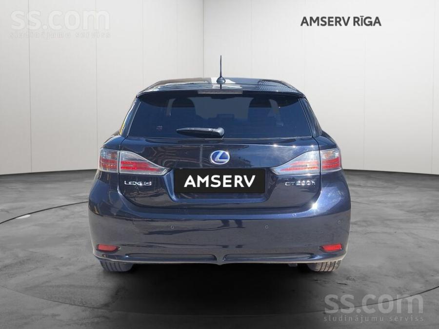 Blue Lexus CT 2011 in Riga, with an engine capacity of 1.80 L and mileage of 256 thousand km for 8500 €, photo 7 on AUTOMOTO.COM.LV