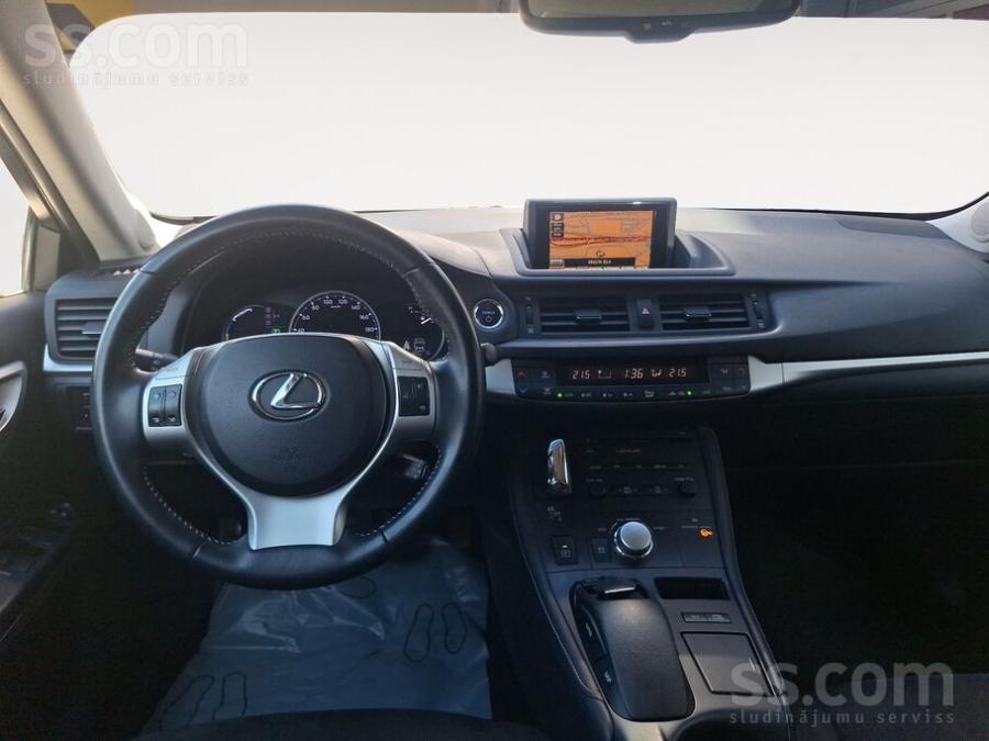 Blue Lexus CT 2011 in Riga, with an engine capacity of 1.80 L and mileage of 256 thousand km for 8500 €, photo 15 on AUTOMOTO.COM.LV