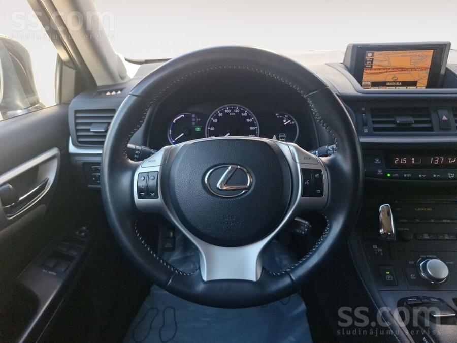 Blue Lexus CT 2011 in Riga, with an engine capacity of 1.80 L and mileage of 256 thousand km for 8500 €, photo 16 on AUTOMOTO.COM.LV