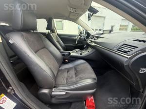 Zils Lexus CT 2017 Rīga, ar dzinēja tilpumu 1.80 L un nobraukumu 220 tūkst. km par 12470 €, foto 16 vietnē AUTOMOTO.COM.LV