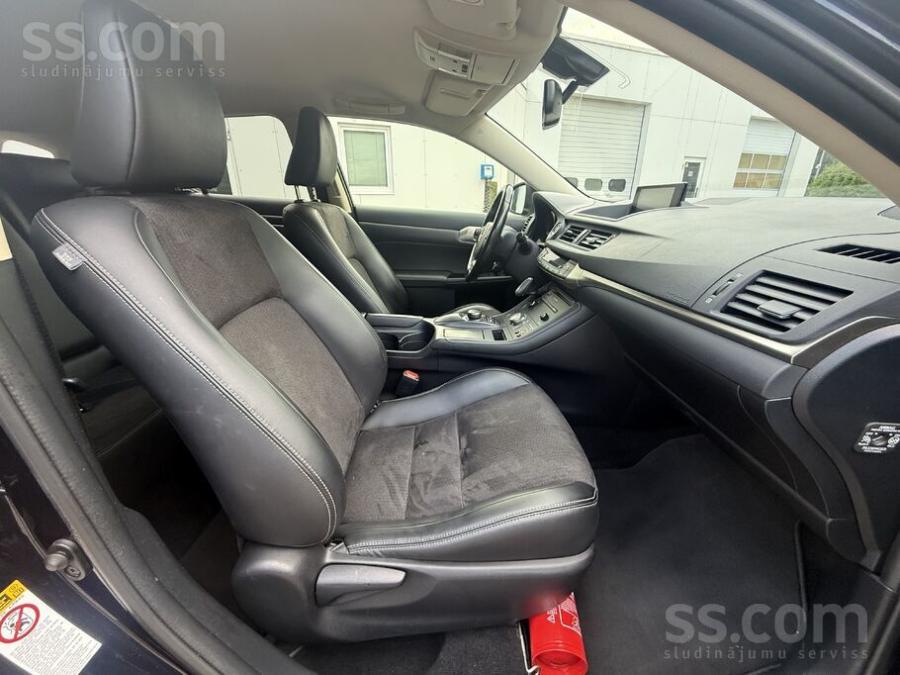 Zils Lexus CT 2017 Rīga, ar dzinēja tilpumu 1.80 L un nobraukumu 220 tūkst. km par 12470 €, foto 16 vietnē AUTOMOTO.COM.LV